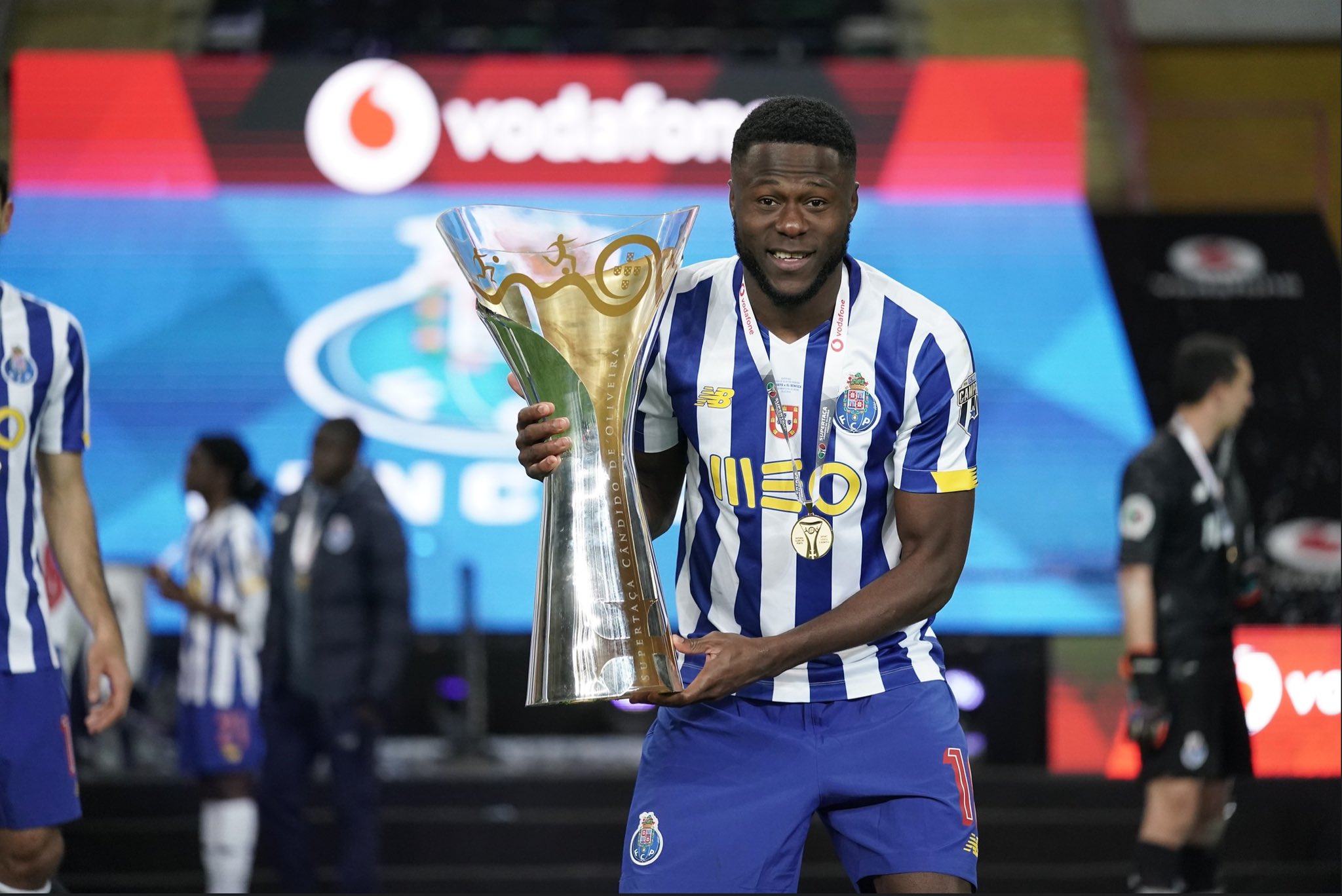MBEMBA ATINGE MARCA HISTÓRICA E FAZ AGRADECIMENTO ESPECIAL - Portistas ...