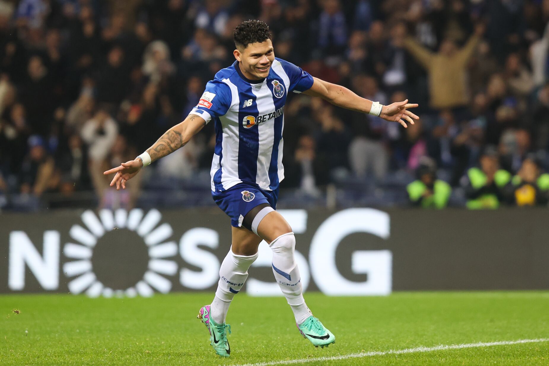 GOLOO!!!! É o BIS de Evanilson!! (VÍDEO DO GOLO) - Portistas Oficial