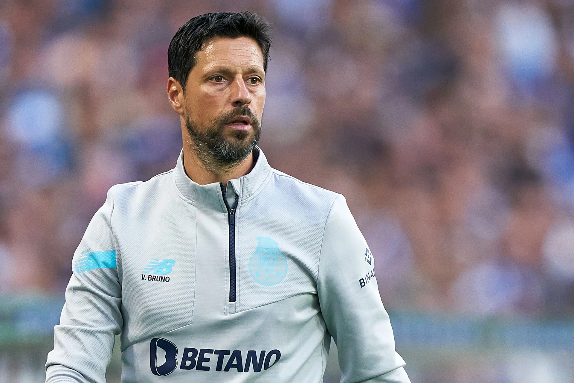 Mais de 100 adeptos do FC Porto vandalizaram o carro de Vítor Bruno ...