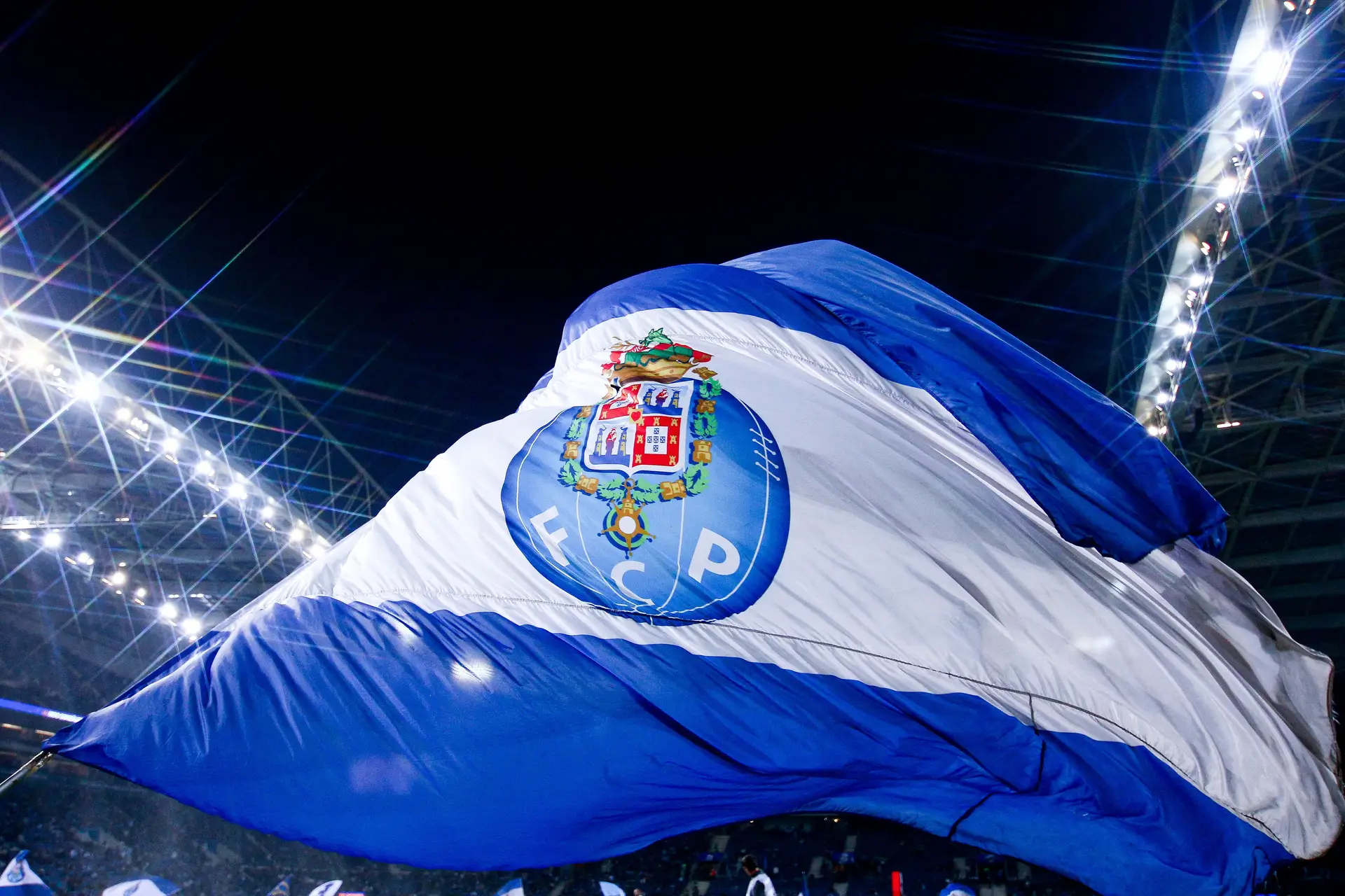 FC Porto emitiu um comunicado de agradecimento e arrasou o Benfica e o ...