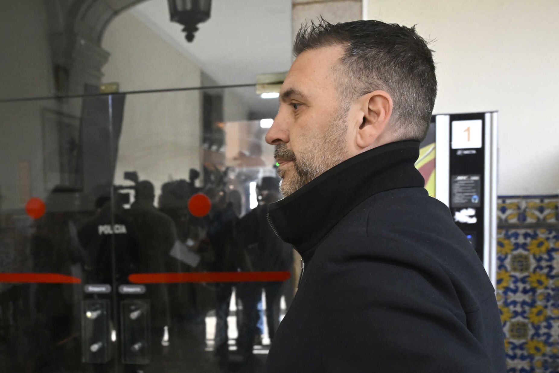 Tribunal dá razão a Fernando Saul e FC Porto terá de pagar 80 mil euros ...