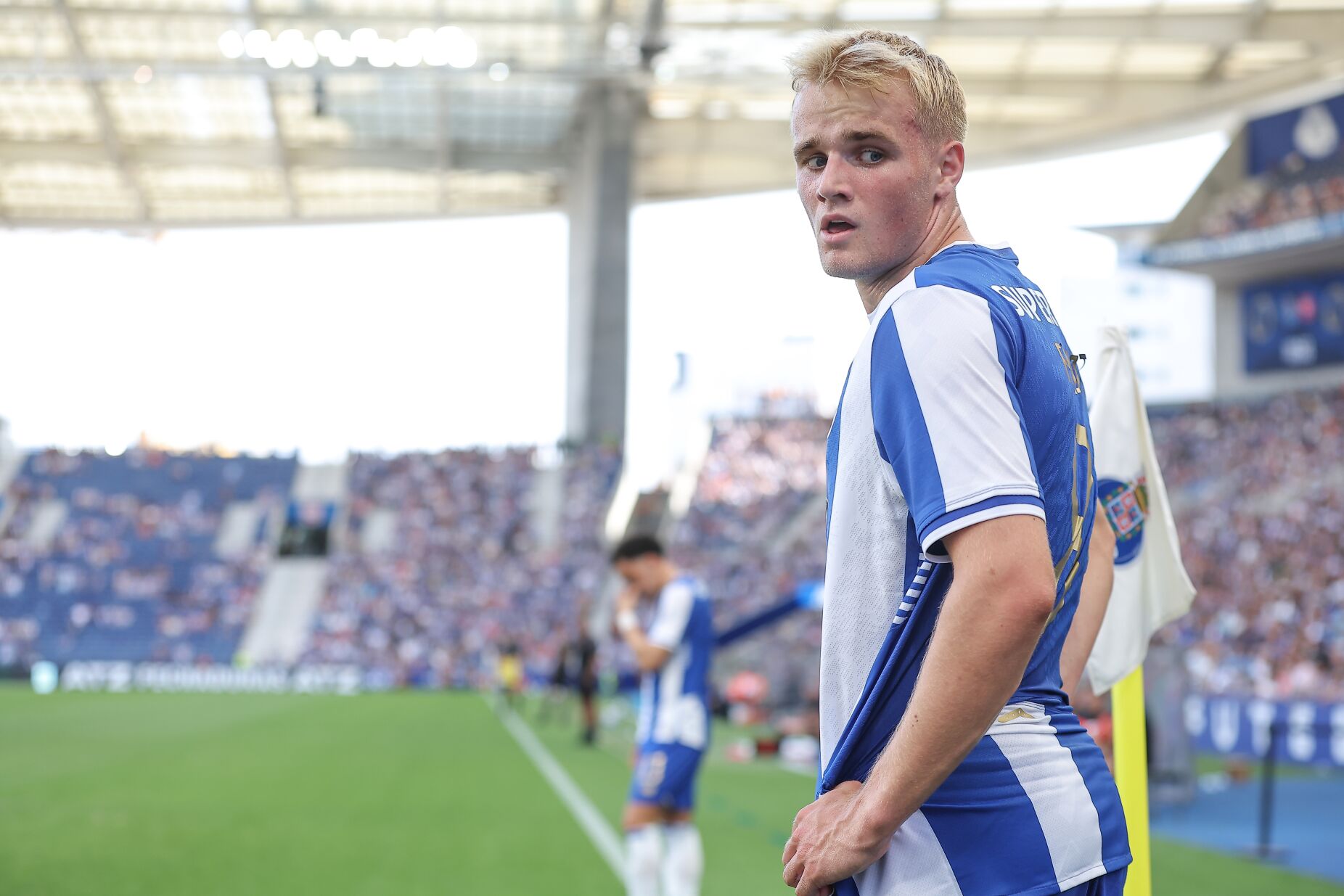 Mais que merecido! Froholdt eleito Melhor médio do mês na Liga Portugal ...